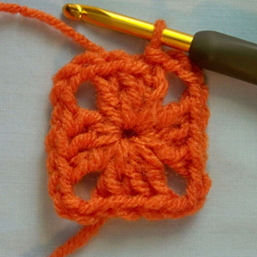 3 Round Granny Square rnd 1 smaller – The Crochet Architect